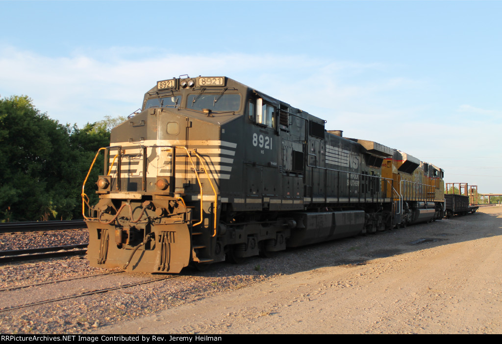 NS 8921 & UP 8995 (7)